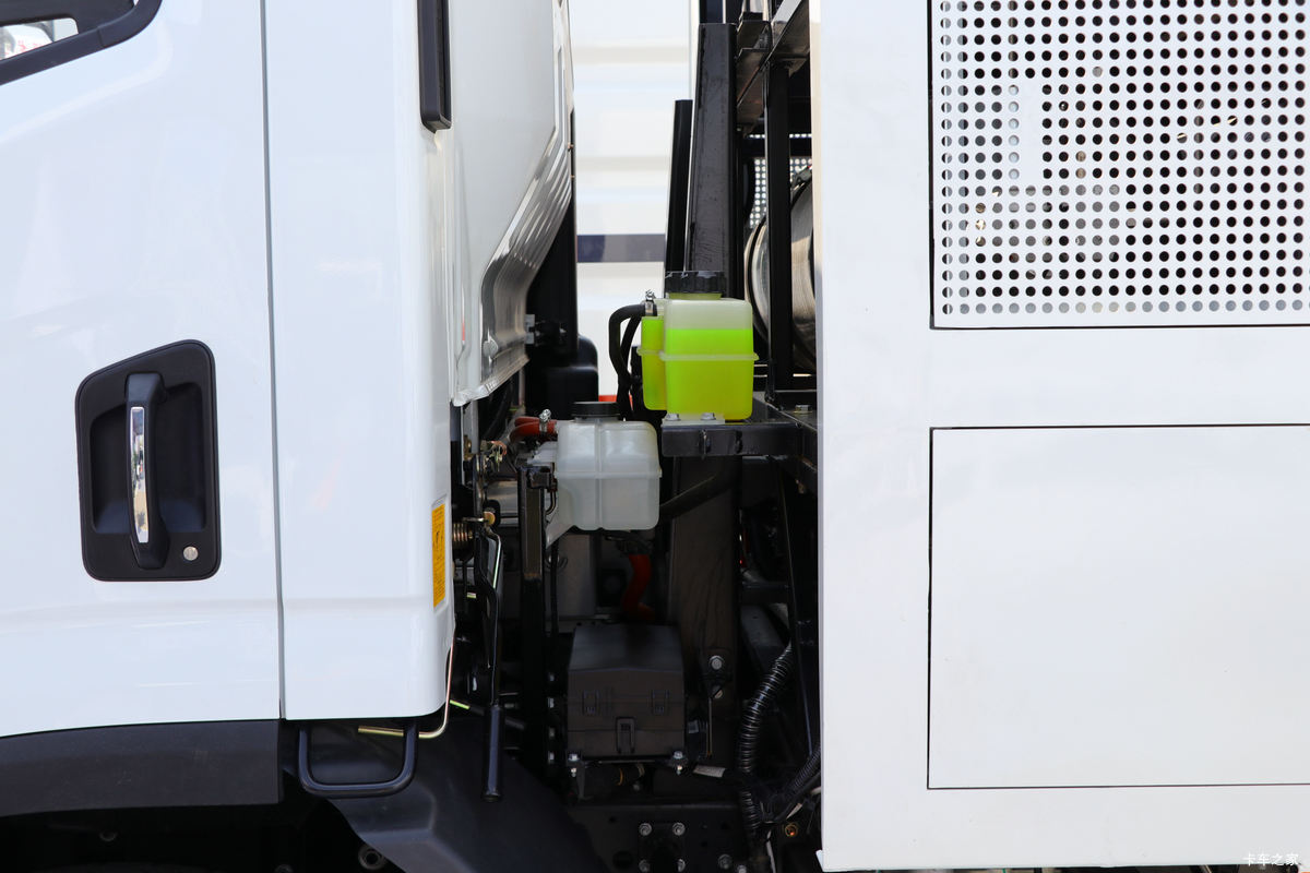 【图】上汽跃进 FH500 4X2 燃料电池扫路车(福龙马牌)(FLM5120TSLNJFCEV)_实拍图片_1163962_卡车之家