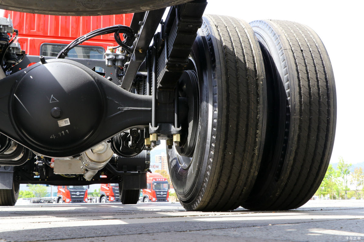 【图】东风华神 T5 270马力 4X2 6.75米排半栏板载货车(EQ1186GL6D21)_实拍图片_1180665_卡车之家