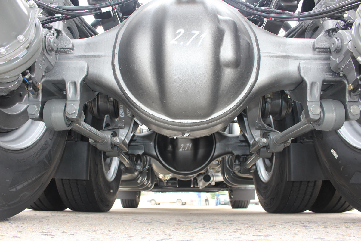 【图】中国重汽 HOWO TH7重卡 豪华版 570马力 6X4 AMT自动挡牵引车(国六)_实拍图片_1203605_卡车之家