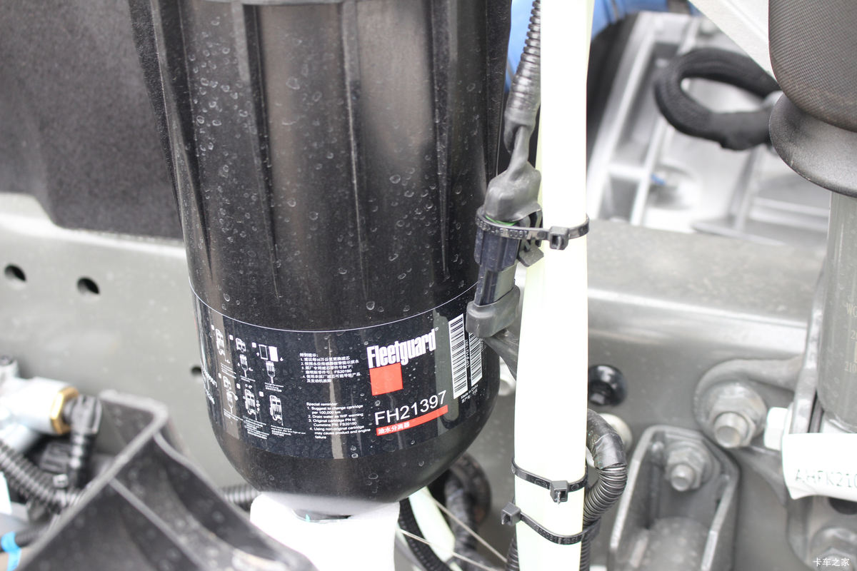 【图】中国重汽 HOWO TH7重卡 豪华版 570马力 6X4 AMT自动挡牵引车(国六)_实拍图片_1203634_卡车之家