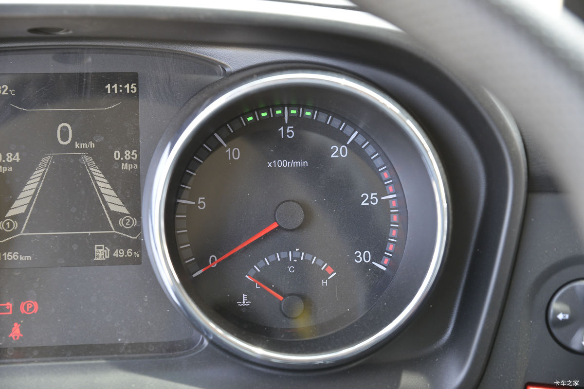 【图】东风商用车 天锦KR 260马力 4X2 9.8米厢式载货车(带液缓)(国六)(DFH5180XXYE8)_实拍图片_1222069_卡车之家
