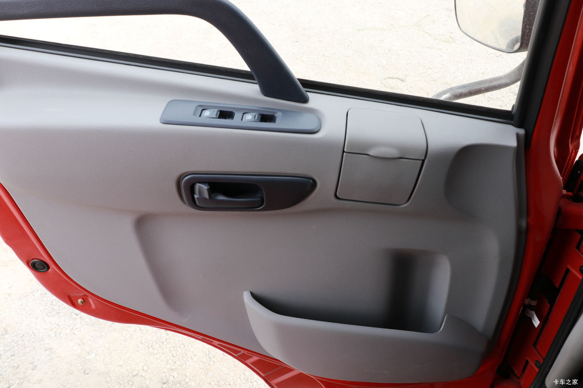 【图】东风新疆 畅行D3V 260马力 6X2 5.4米栏板载货车(4.44速比)(国六)(DFV1253GP6D1)_实拍图片_1231826_卡车之家