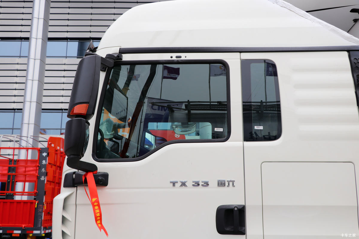 【图】中国重汽 HOWO TX 330马力 6X2 9.4米冷藏车(国六)_实拍图片_1249250_卡车之家