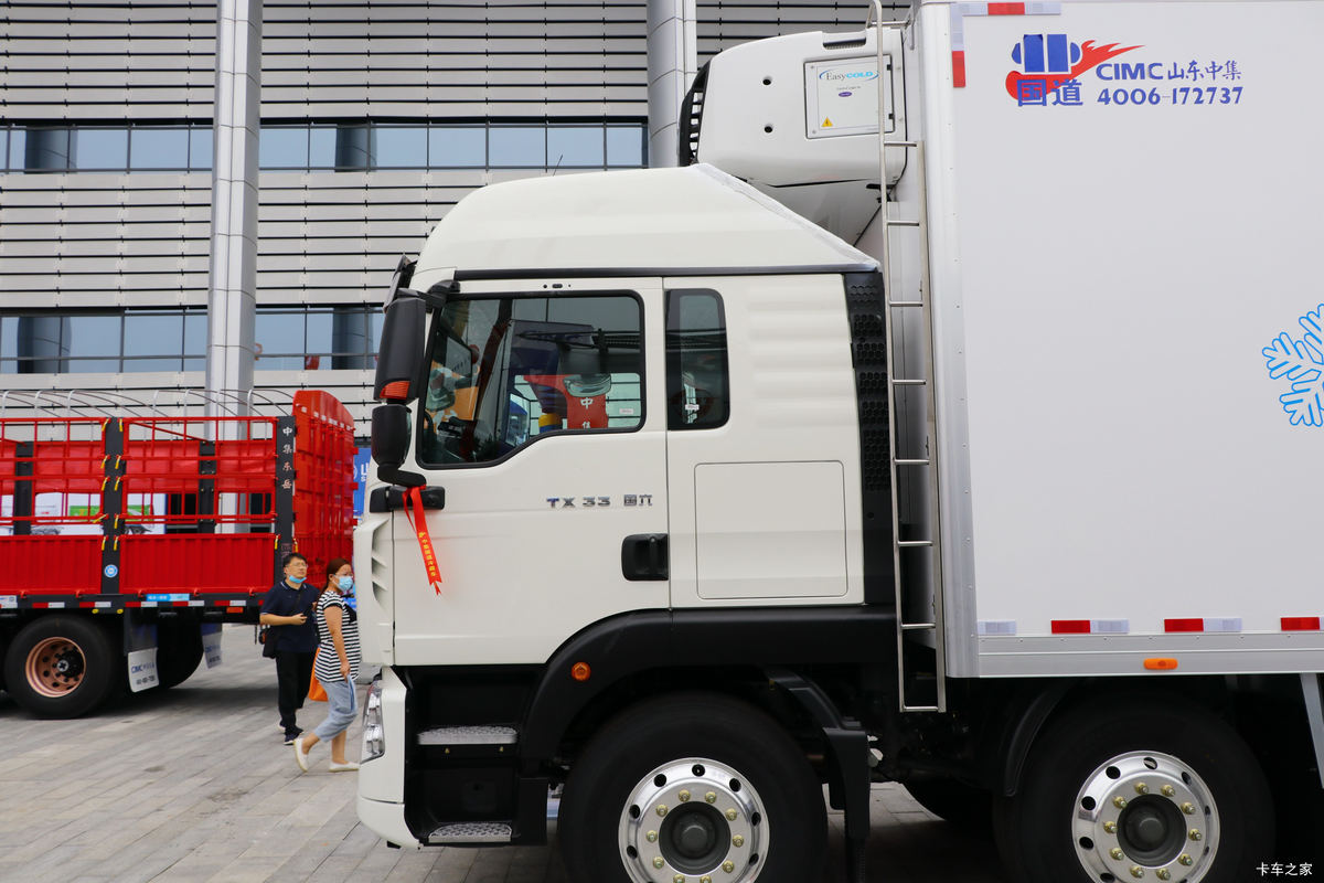【图】中国重汽 HOWO TX 330马力 6X2 9.4米冷藏车(国六)(ZZ5257XLCN56CGF1)_实拍图片_1249250_卡车之家