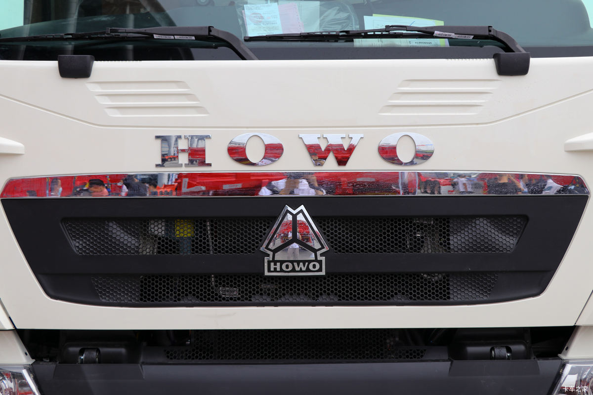 【图】中国重汽 HOWO TX 330马力 6X2 9.4米冷藏车(国六)(ZZ5257XLCN56CGF1)_实拍图片_1249254_卡车之家