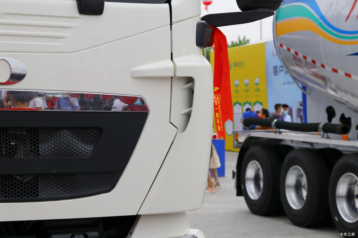 【图】中国重汽 HOWO TX 330马力 6X2 9.4米冷藏车(国六)(ZZ5257XLCN56CGF1)_实拍图片_1249255_卡车之家