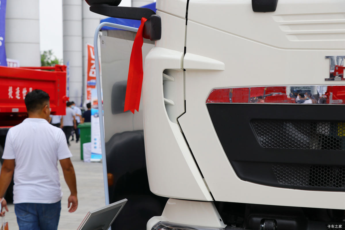 【图】中国重汽 HOWO TX 330马力 6X2 9.4米冷藏车(国六)_实拍图片_1249255_卡车之家