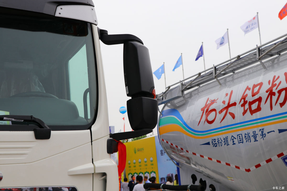 【图】中国重汽 HOWO TX 330马力 6X2 9.4米冷藏车(国六)(ZZ5257XLCN56CGF1)_实拍图片_1249255_卡车之家