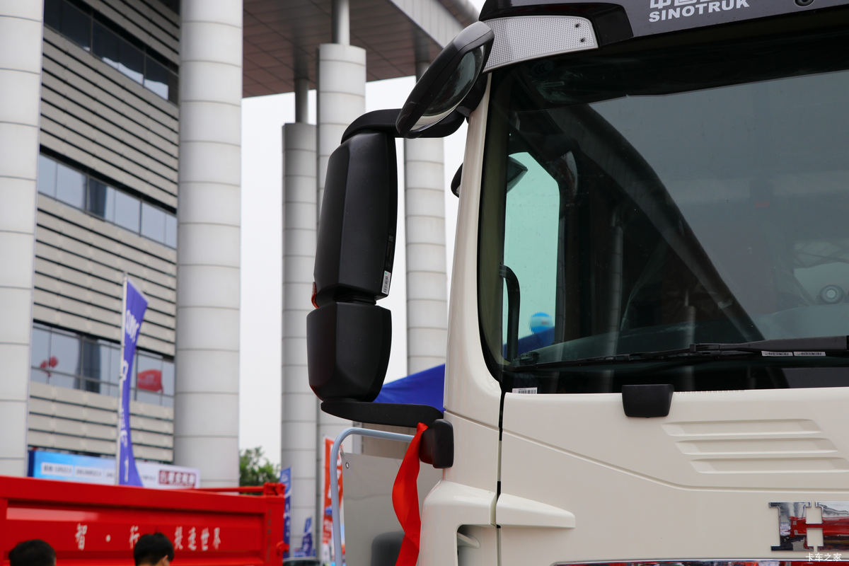【图】中国重汽 HOWO TX 330马力 6X2 9.4米冷藏车(国六)_实拍图片_1249250_卡车之家