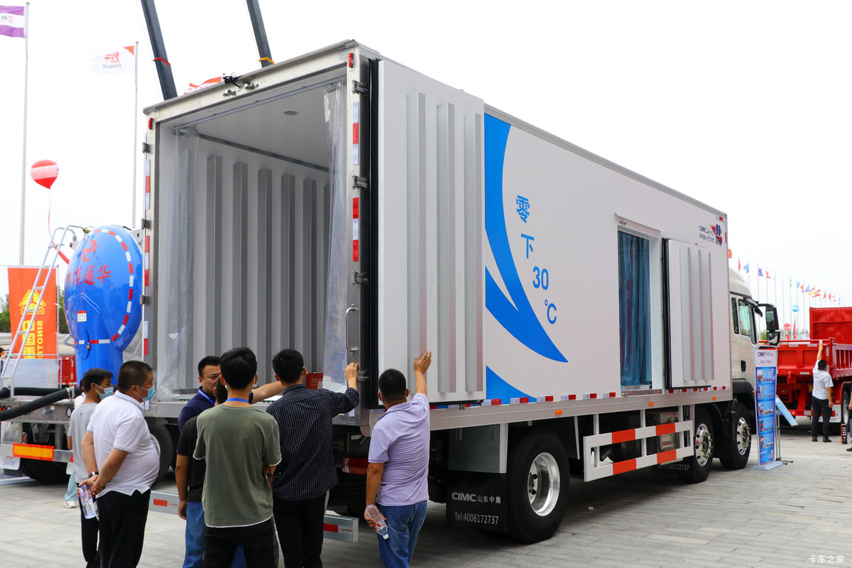 【图】中国重汽 HOWO TX 330马力 6X2 9.4米冷藏车(国六)(ZZ5257XLCN56CGF1)_实拍图片_1249250_卡车之家