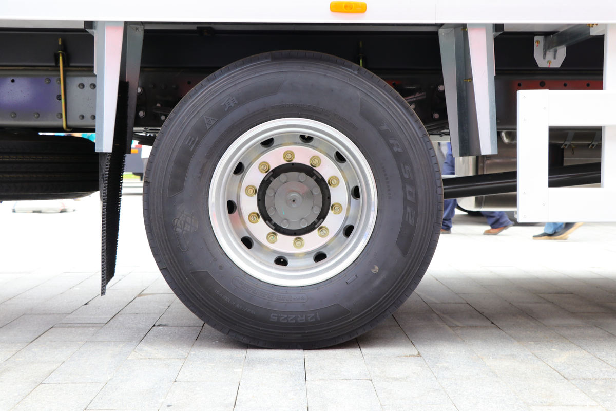 【图】中国重汽 HOWO TX 330马力 6X2 9.4米冷藏车(国六)(ZZ5257XLCN56CGF1)_实拍图片_1249277_卡车之家