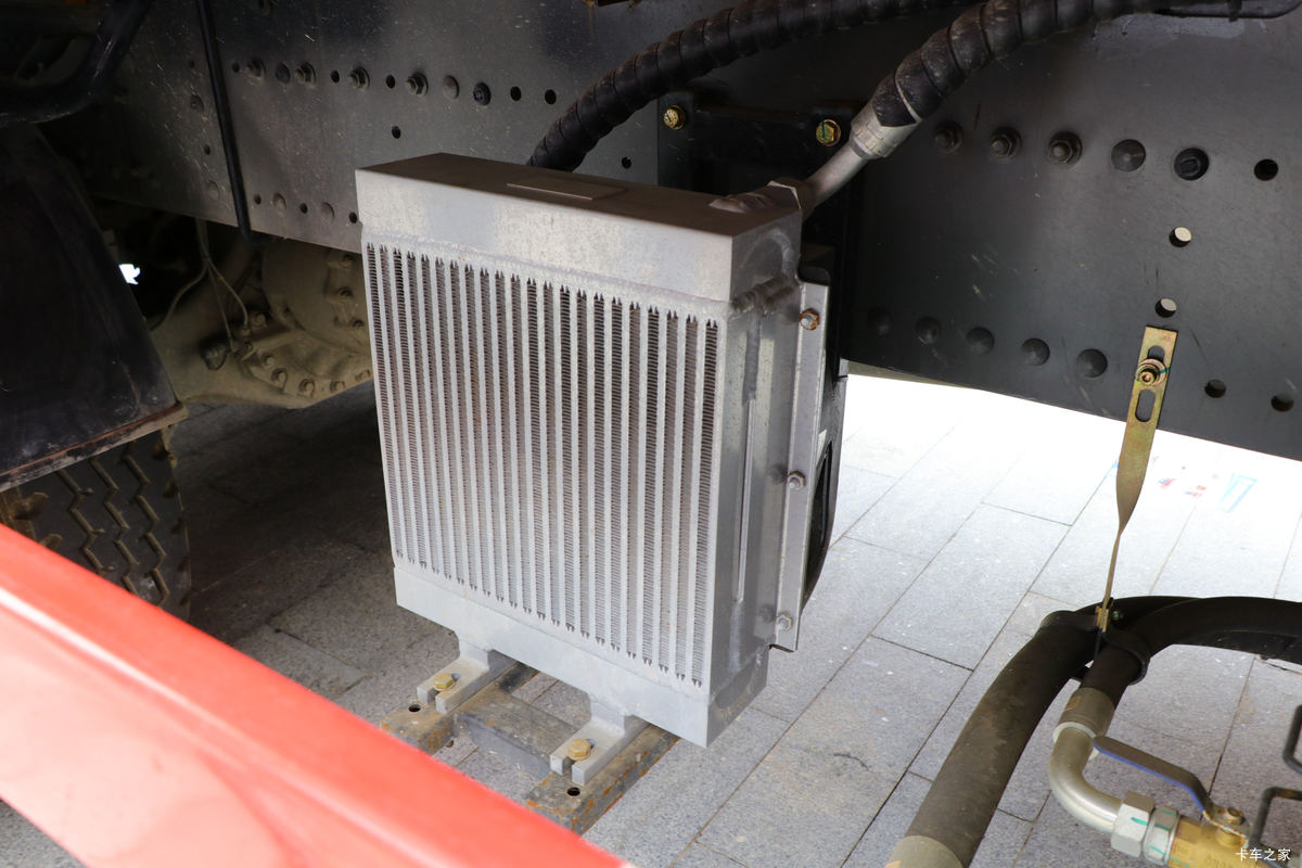 【图】中国重汽 HOWO TX 350马力 6X4 随车起重运输车(国六)(徐工机械)(XGS5251JSQZ6)_实拍图片_1249600_卡车之家