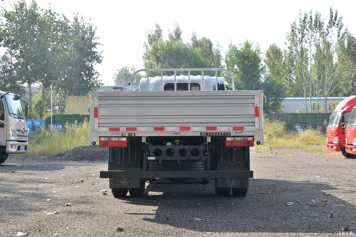 【图】解放 领途 160马力 4.82米排半栏板轻卡(国六)(CA1120P40K42L3E6A84)_实拍图片_1258462_卡车之家