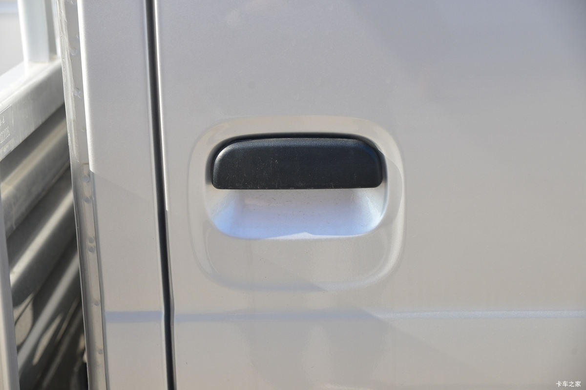 【图】欧铃汽车 锋锐F3 1.6L 122马力 汽油 2.71米双排栏板微卡(国六)_实拍图片_1305959_卡车之家