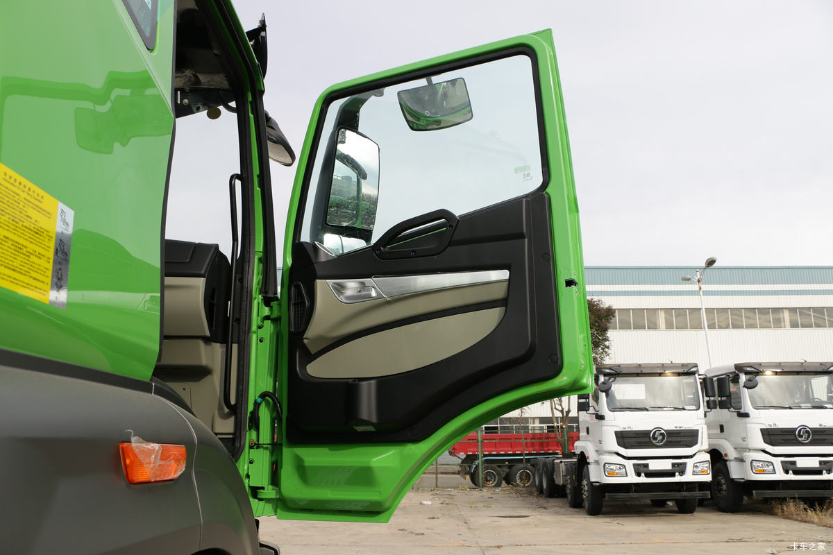 【图】中国重汽HOWO N7W 350马力 8X4 6.2米自卸车(国六)_实拍图片_1313603_卡车之家