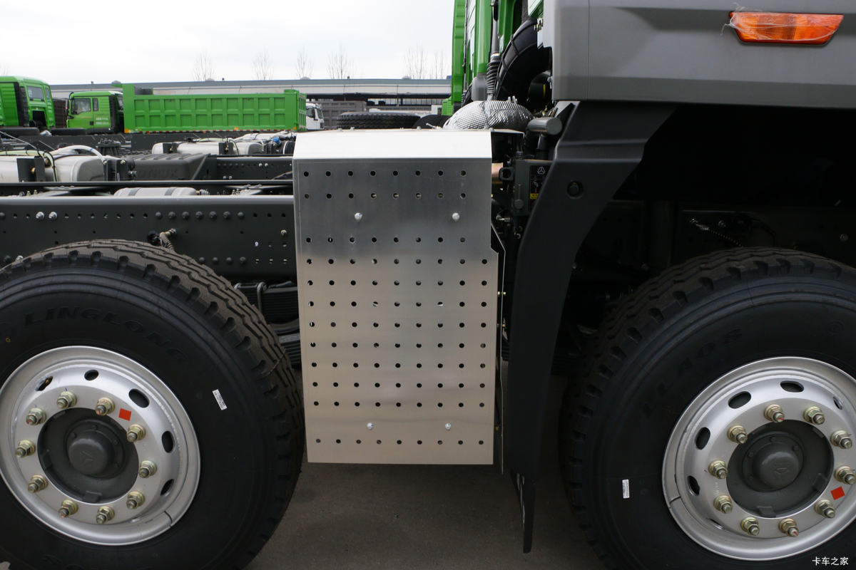 【图】中国重汽HOWO N7W 350马力 8X4 6.2米自卸车(国六)_实拍图片_1313651_卡车之家