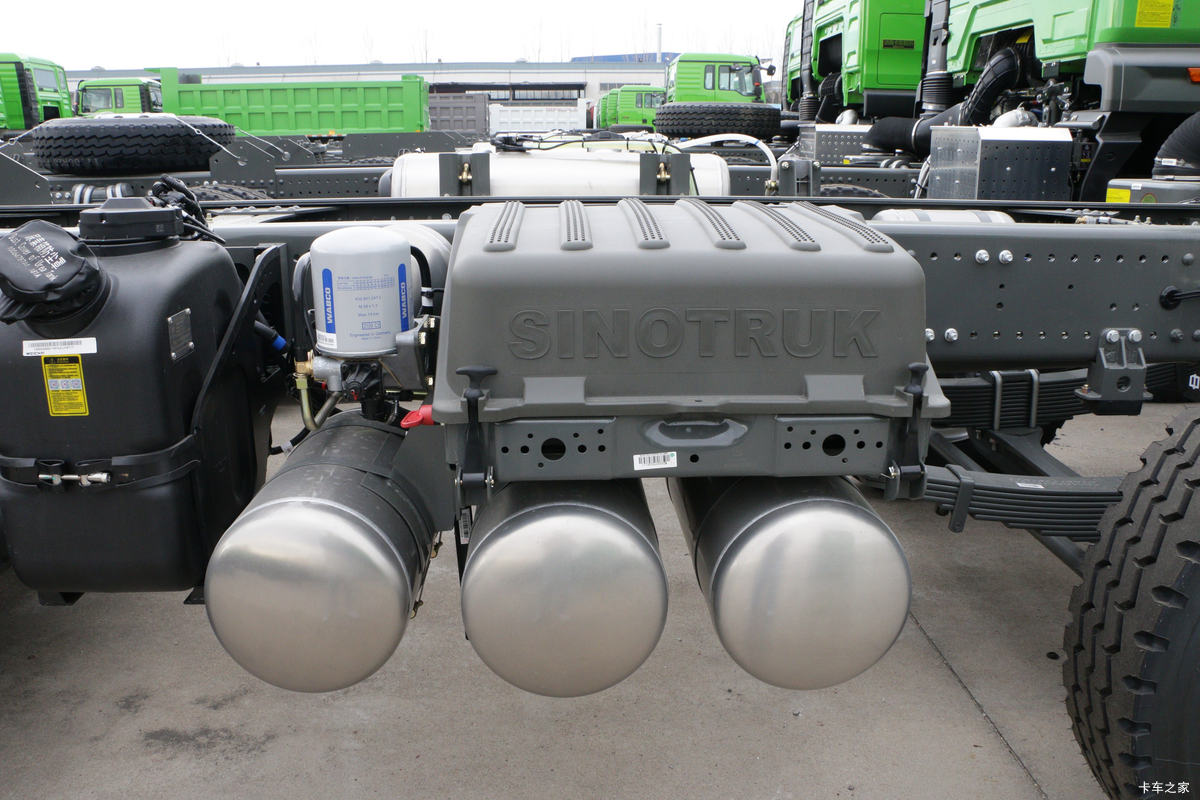 【图】中国重汽HOWO N7W 350马力 8X4 6.2米自卸车(国六)_实拍图片_1313649_卡车之家