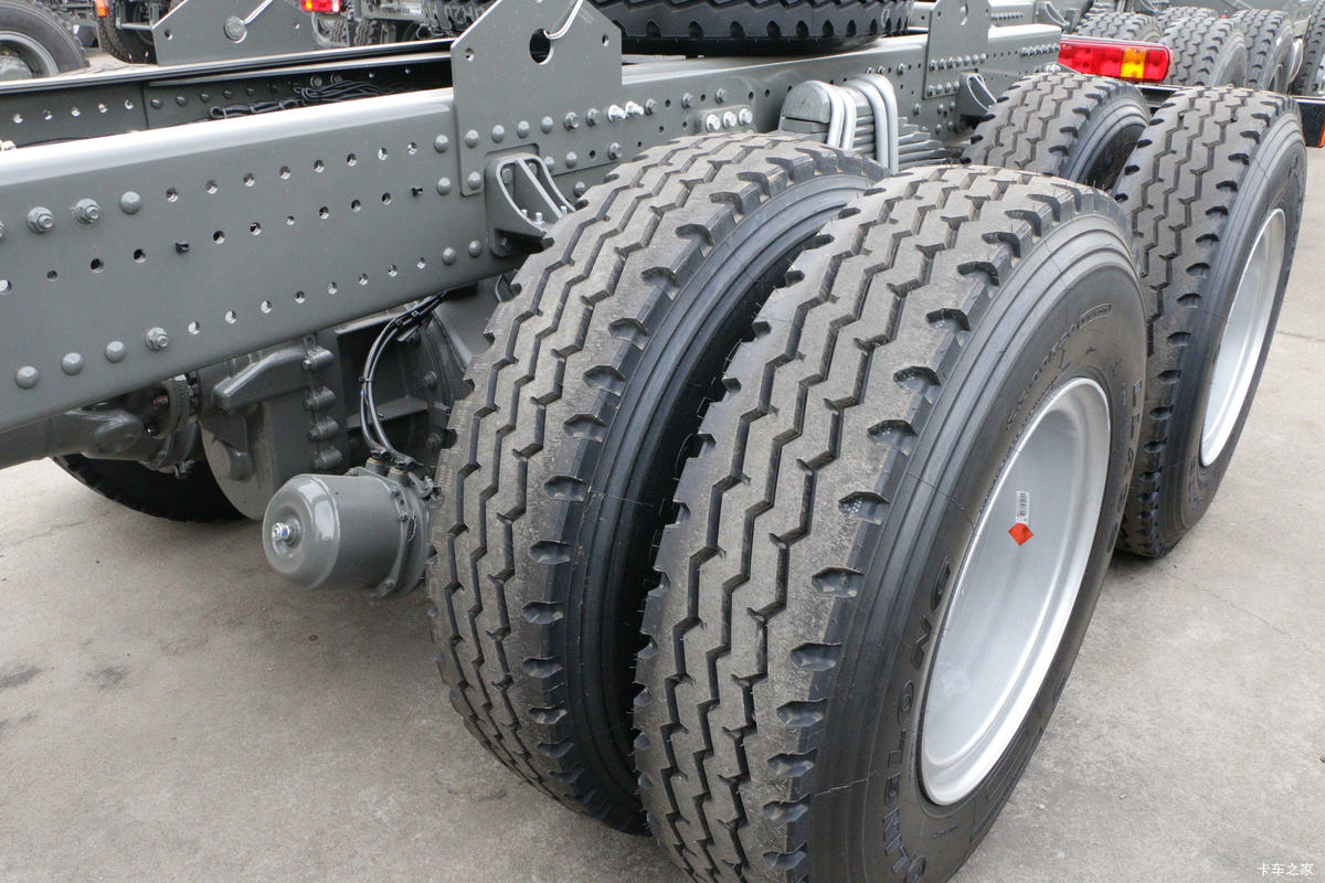 【图】中国重汽HOWO N7W 350马力 8X4 6.2米自卸车(国六)_实拍图片_1313663_卡车之家