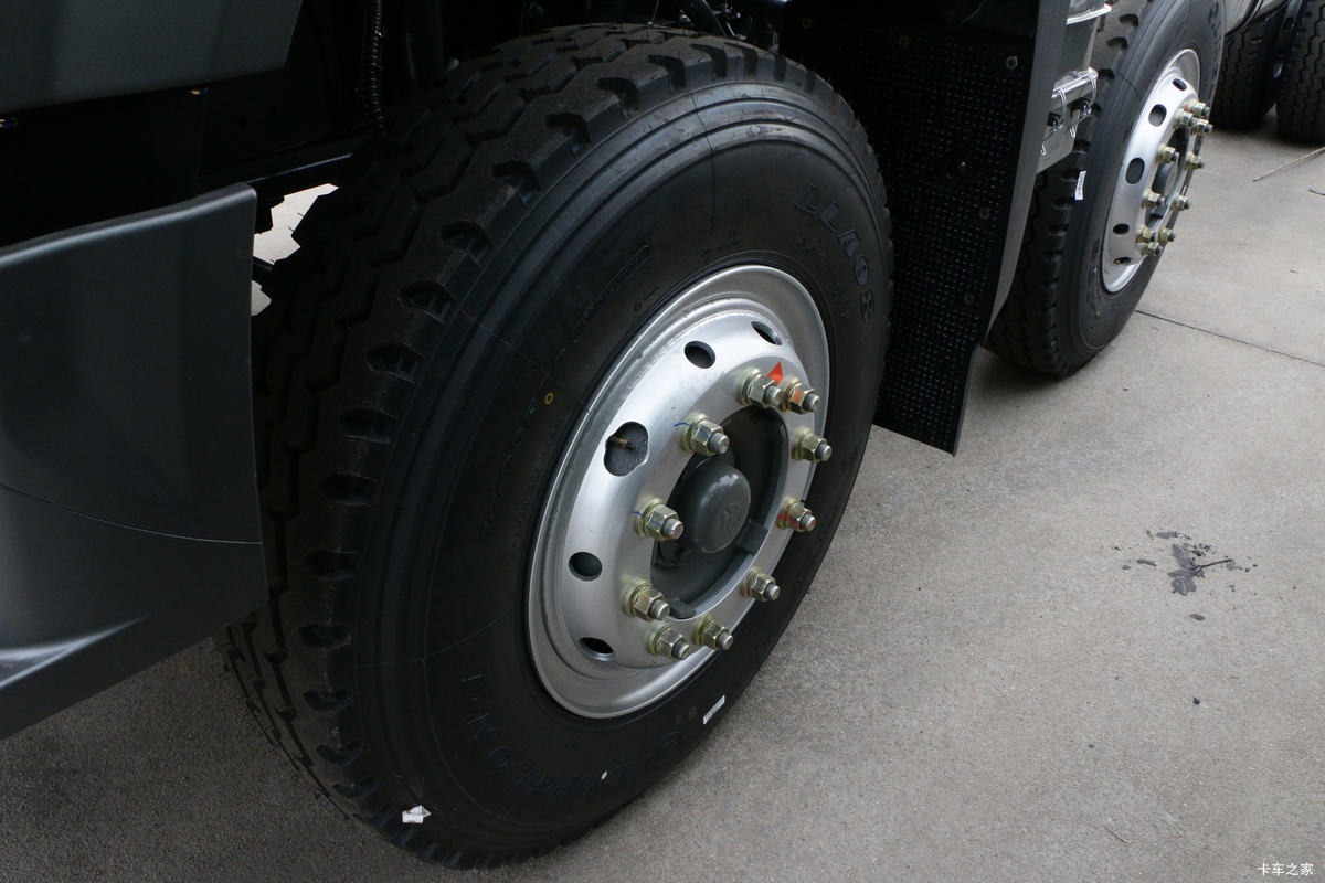 【图】中国重汽HOWO N7W 350马力 8X4 6.2米自卸车(国六)_实拍图片_1313663_卡车之家