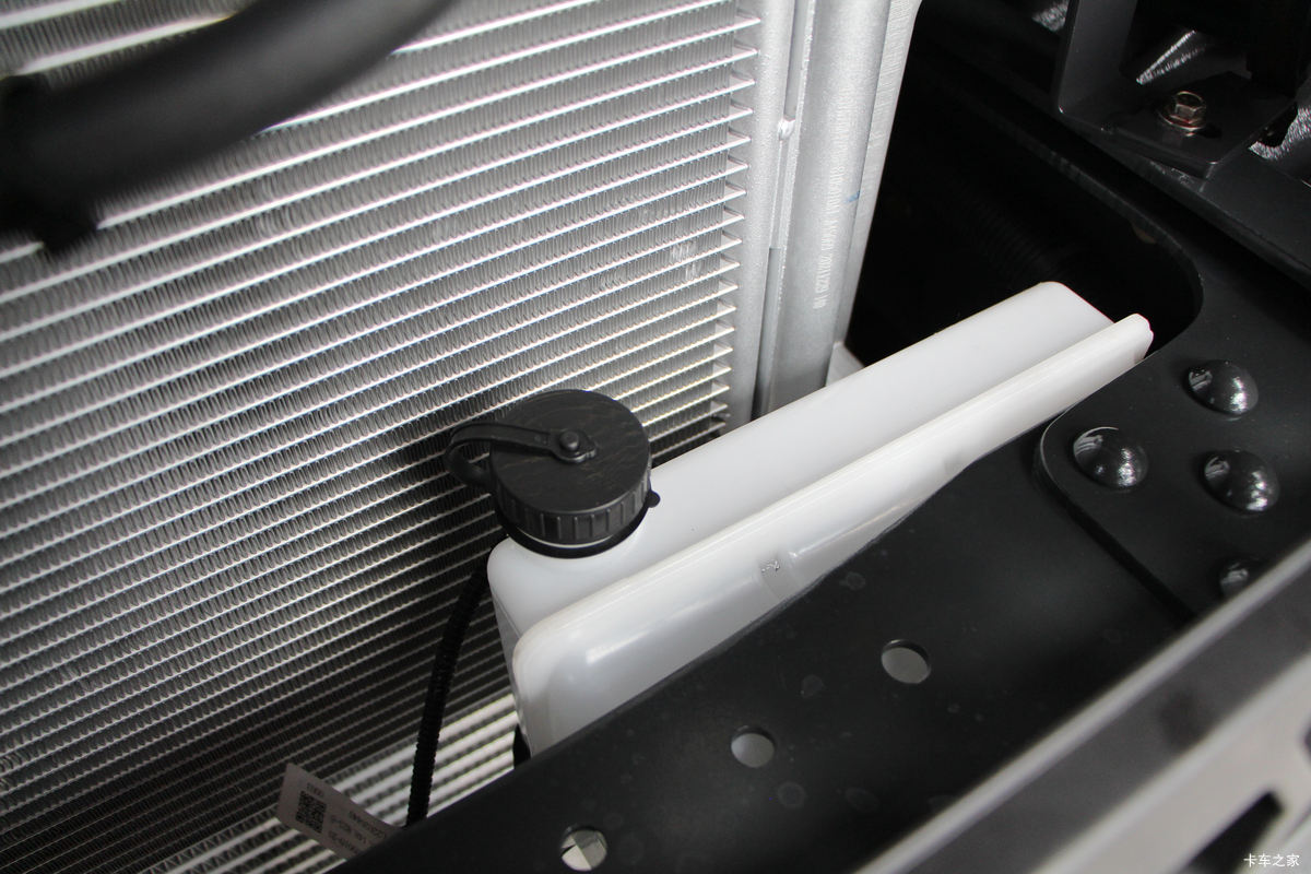 【图】东风柳汽 新乘龙M3 245马力 6X4 自卸车(国六)_实拍图片_1374367_卡车之家