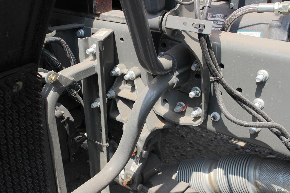 【图】中国重汽 豪沃N5G 330马力 6X2 9.5米仓栅式载货车(ZZ5257CCYN56CJF1)_实拍图片_1428756_卡车之家