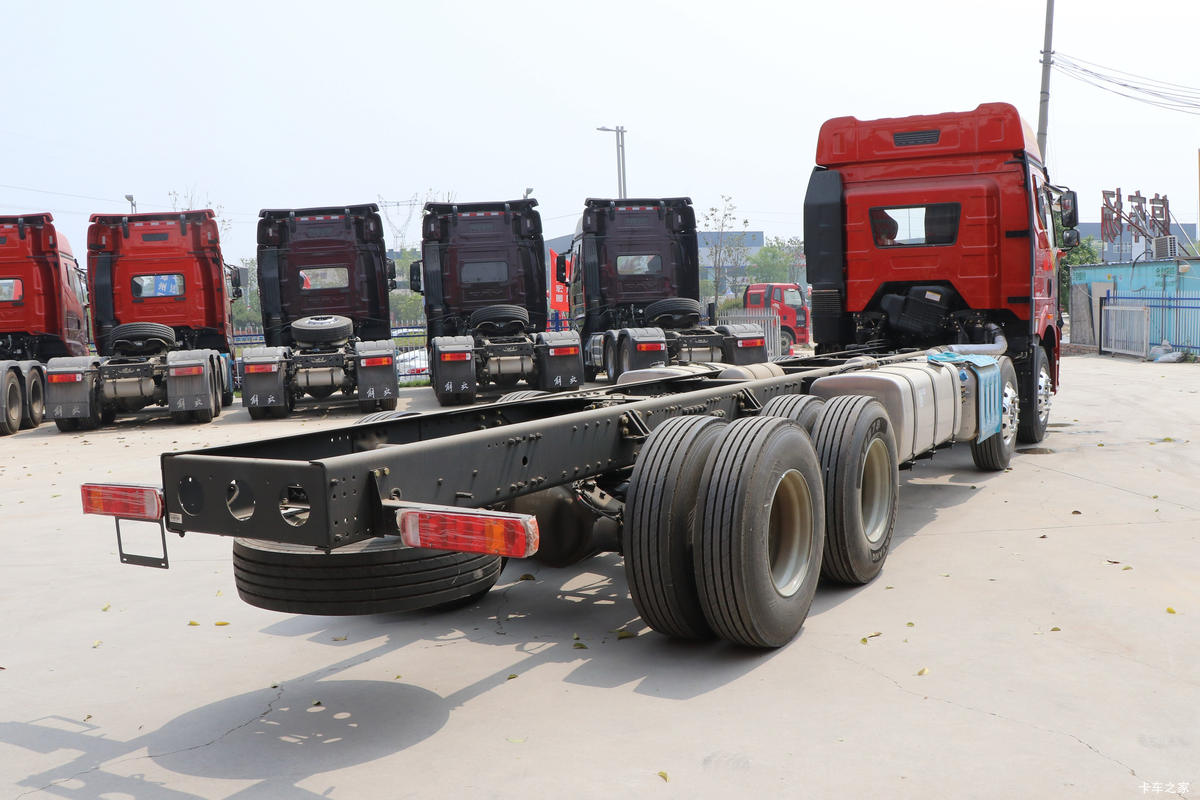 【图】一汽解放 J6P重卡 领航版3.0 460马力 8X4 9.4米AMT自动挡仓栅式载货车(国六)(CA5310CCYP66K24L7T4A2E6)_实拍图片_1435800_卡车之家