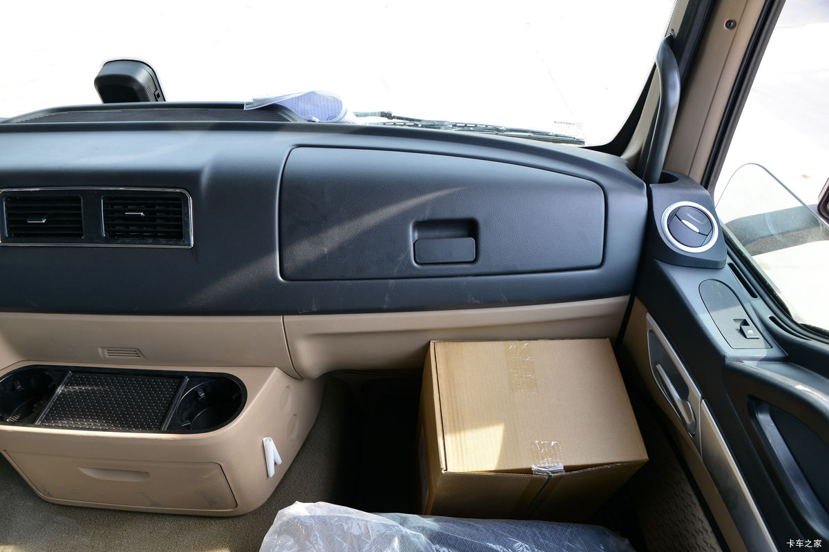 【图】中国重汽 HOWO TX重卡 460马力 6X4 牵引车(国六)_实拍图片_1437359_卡车之家