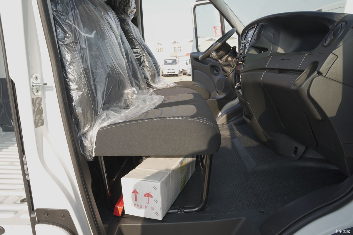 【图】南京依维柯 欧胜2021款 运瑞系列V42-33S 145马力 2.0T 高顶封闭货车(国六)_实拍图片_1461844_卡车之家
