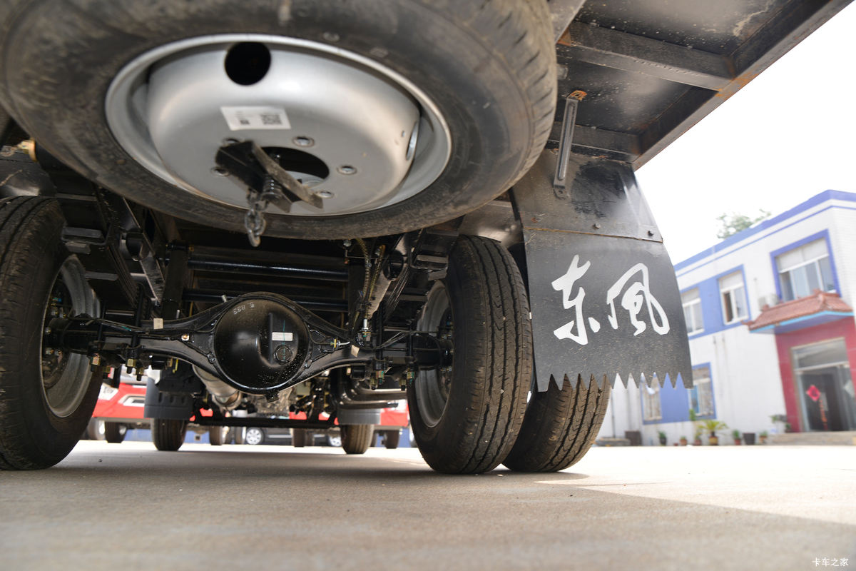 【图】东风途逸 T5 1.6L 122马力 汽油 3.8米单排厢式小卡(国六)(EQ5021XXY16QCAC)_实拍图片_1471027_卡车之家
