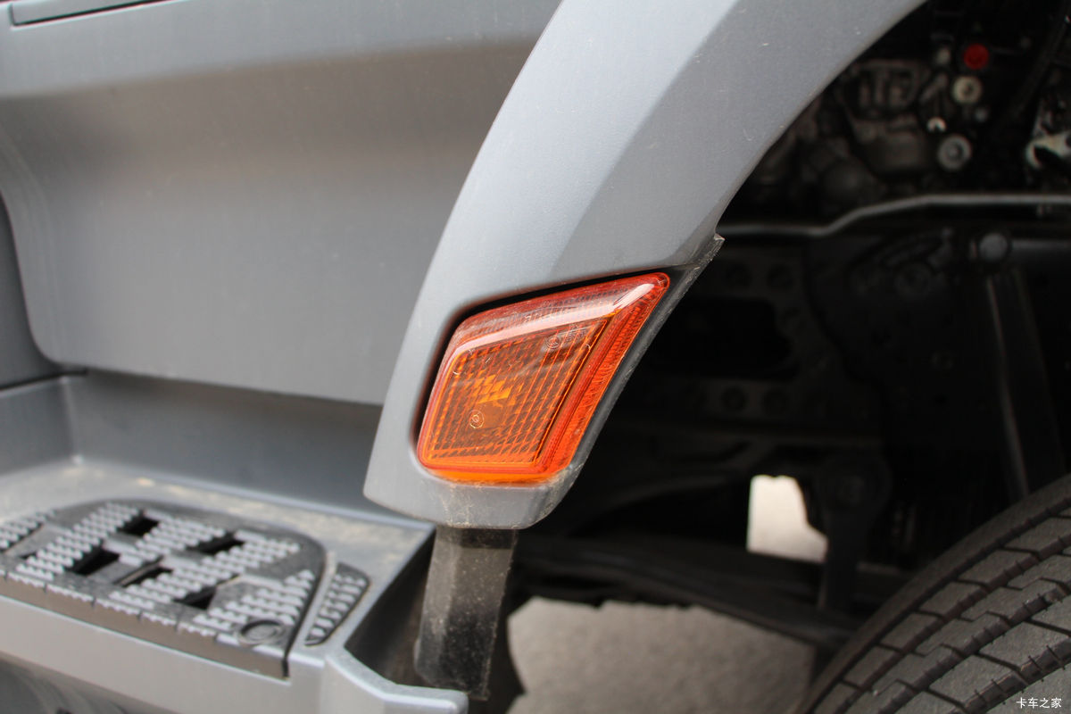 【图】奔驰 Arocs 1833 4X2 工程车底盘(国六)_实拍图片_1499202_卡车之家