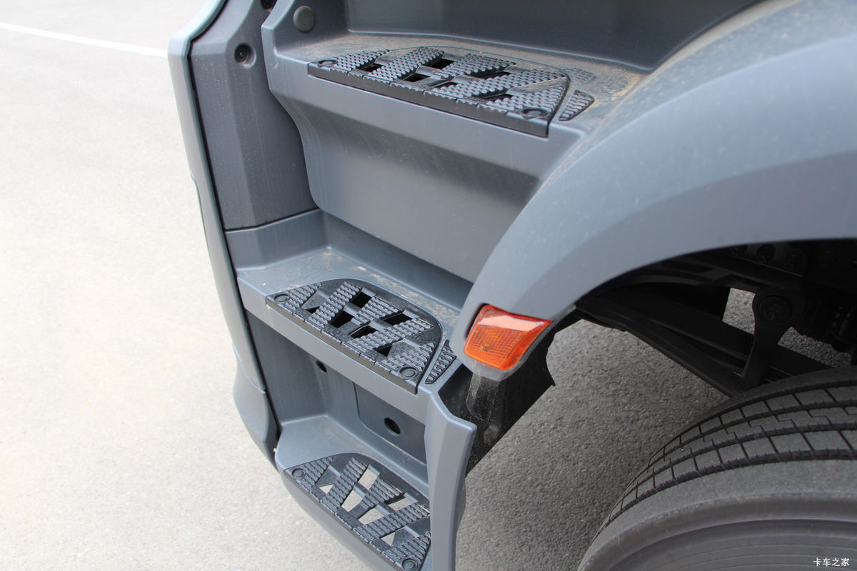 【图】奔驰 Arocs 1833 4X2 工程车底盘(国六)_实拍图片_1499202_卡车之家