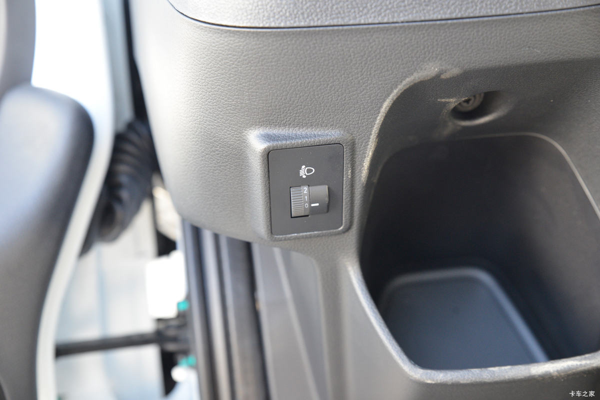 【图】江铃汽车 福顺 2023款 146马力 6座 短轴 2.0T柴油 低顶多用途乘用车(上掀尾门)_实拍图片_1510625_卡车之家