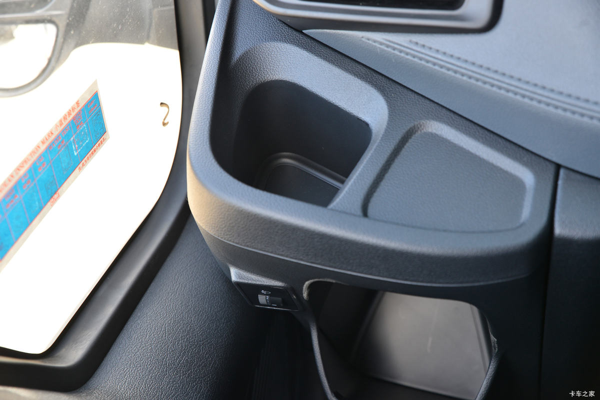 【图】江铃汽车 福顺 2023款 146马力 6座 短轴 2.0T柴油 低顶多用途乘用车(上掀尾门)_实拍图片_1510625_卡车之家