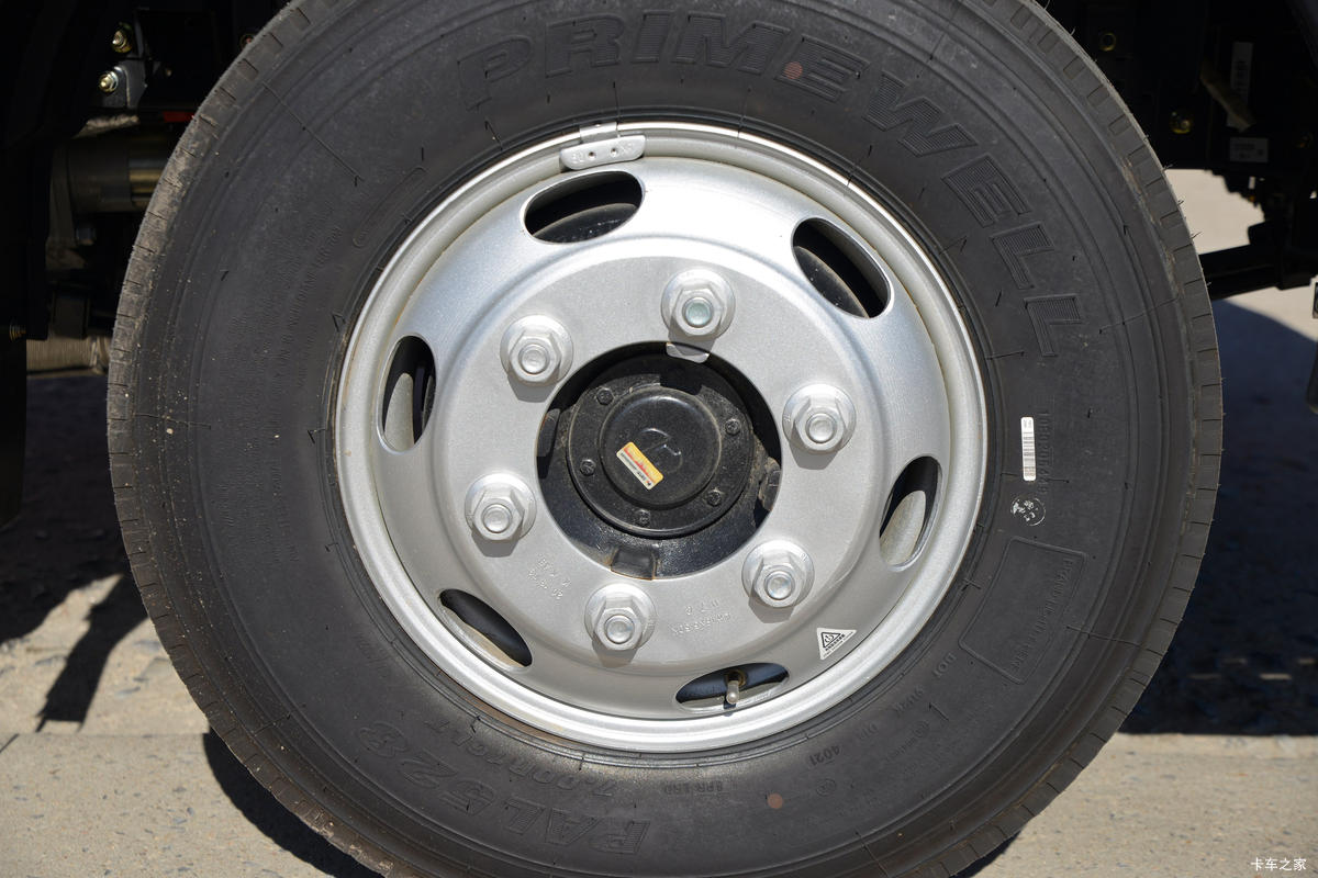 【图】飞碟 W5 150马力 4.18米单排厢式轻卡(国六)(万里扬6挡)_实拍图片_1513529_卡车之家