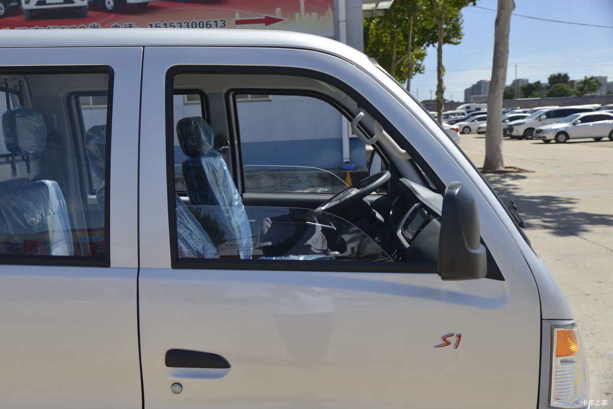 【图】黑豹汽车 快运豹 1.6L 122马力 汽油 2.6米双排栏板微卡(国六)(YTQ1031WHQ302)_实拍图片_1513945_卡车之家