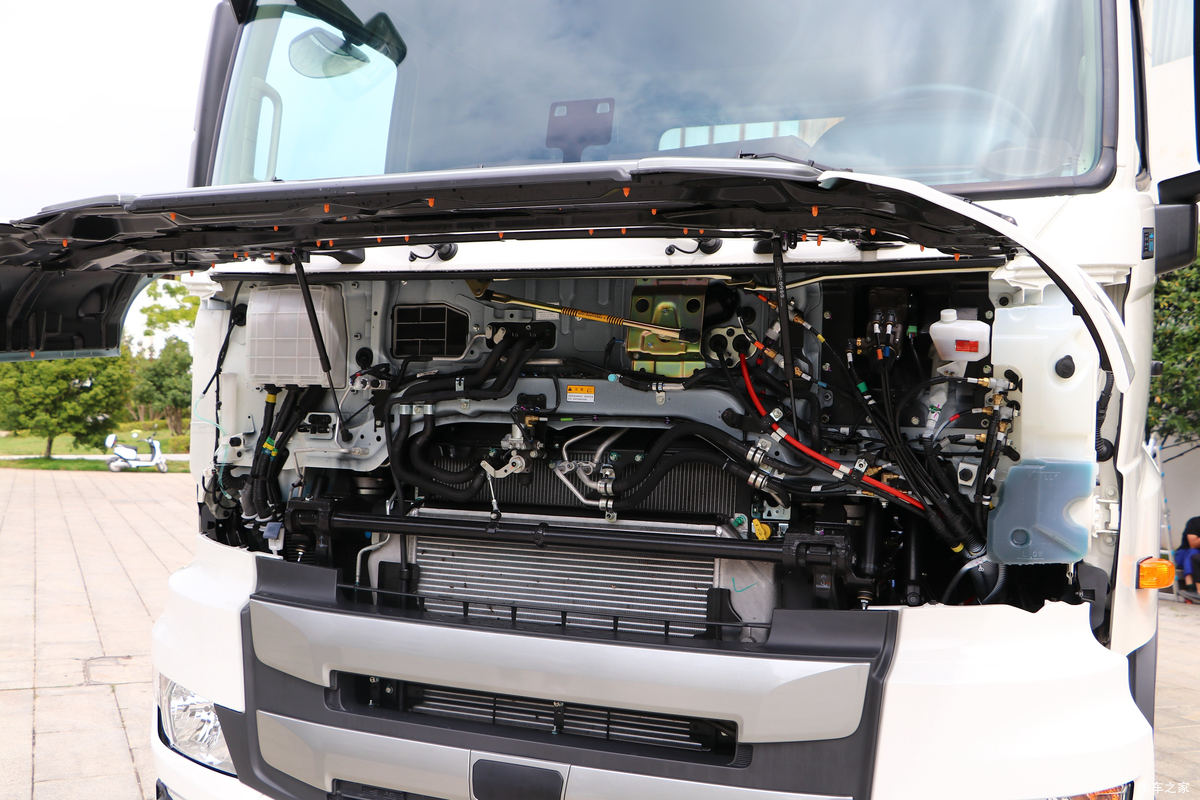 【图】广汽日野 700智臻重卡 560马力 6X4牵引车(国六)_实拍图片_1519632_卡车之家