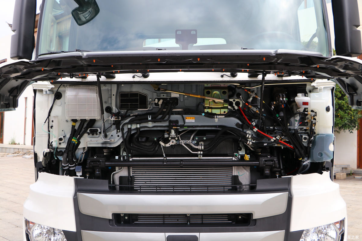 【图】广汽日野 700智臻重卡 560马力 6X4牵引车(国六)_实拍图片_1519632_卡车之家