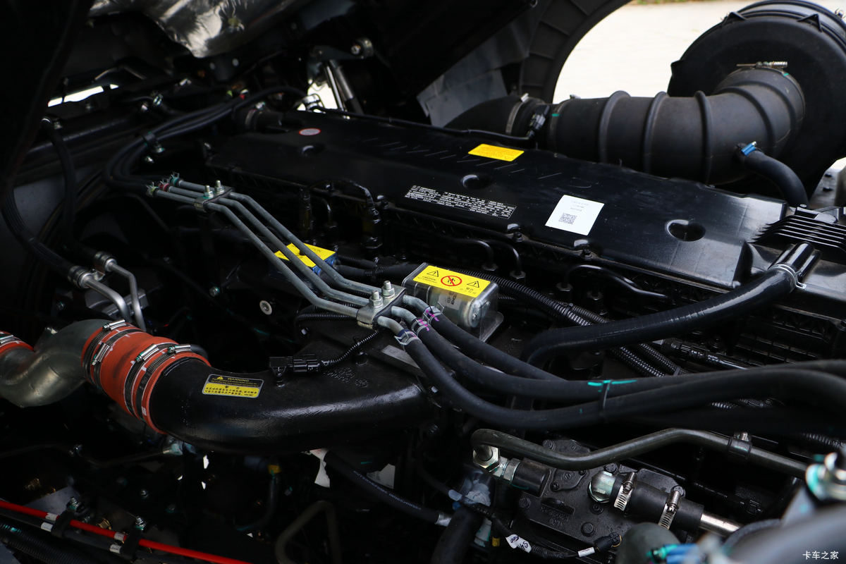 【图】广汽日野 700智臻重卡 560马力 6X4牵引车(国六)_实拍图片_1519632_卡车之家