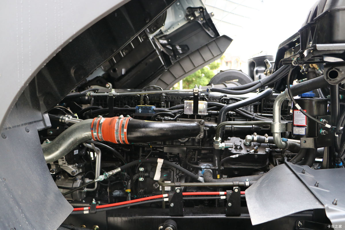 【图】广汽日野 700智臻重卡 560马力 6X4牵引车(国六)_实拍图片_1519632_卡车之家