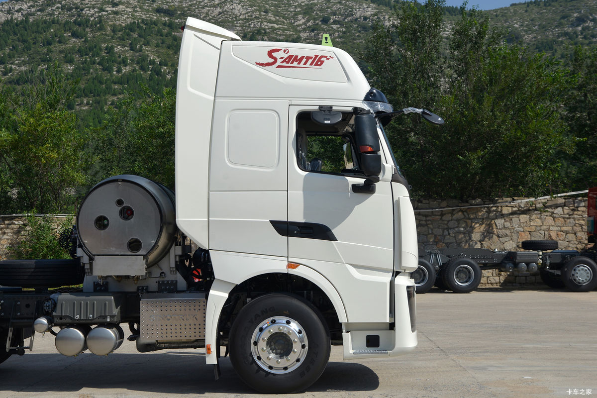 【图】中国重汽 HOWO TH7重卡 460马力 6X4 LNG自动档危险品牵引车(ZZ4257V384HF1LW)_实拍图片_1523658 ...