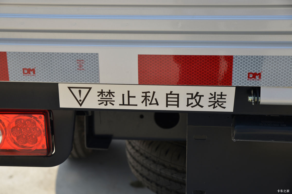 【图】东风 小霸王W08 1.5L 113马力 2.5米双排栏板微卡(带空调)(国六)(EQ1031D60Q3)_实拍图片_1524889_卡车之家