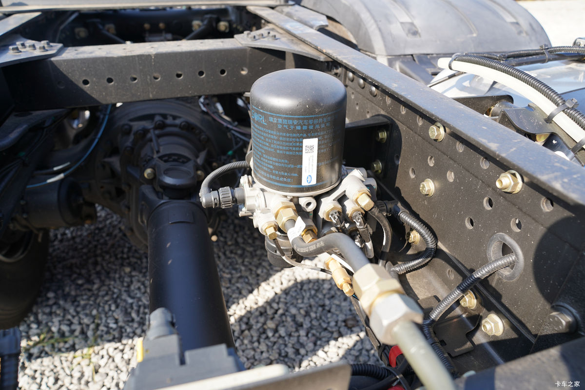 【图】一汽解放 J6P重卡 经典版 460马力 6X4 牵引车_实拍图片_1525166_卡车之家