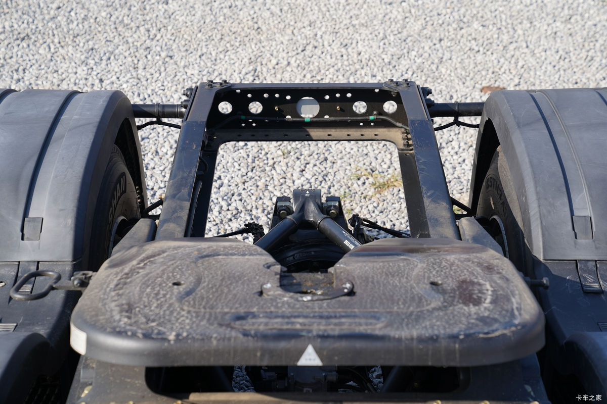 【图】一汽解放 J6P重卡 经典版 460马力 6X4 牵引车_实拍图片_1525166_卡车之家