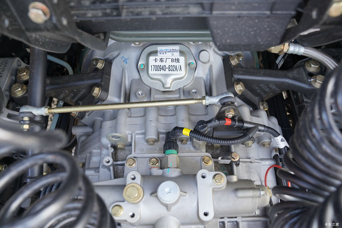 【图】一汽解放 J6P重卡 经典版 460马力 6X4 牵引车_实拍图片_1525166_卡车之家