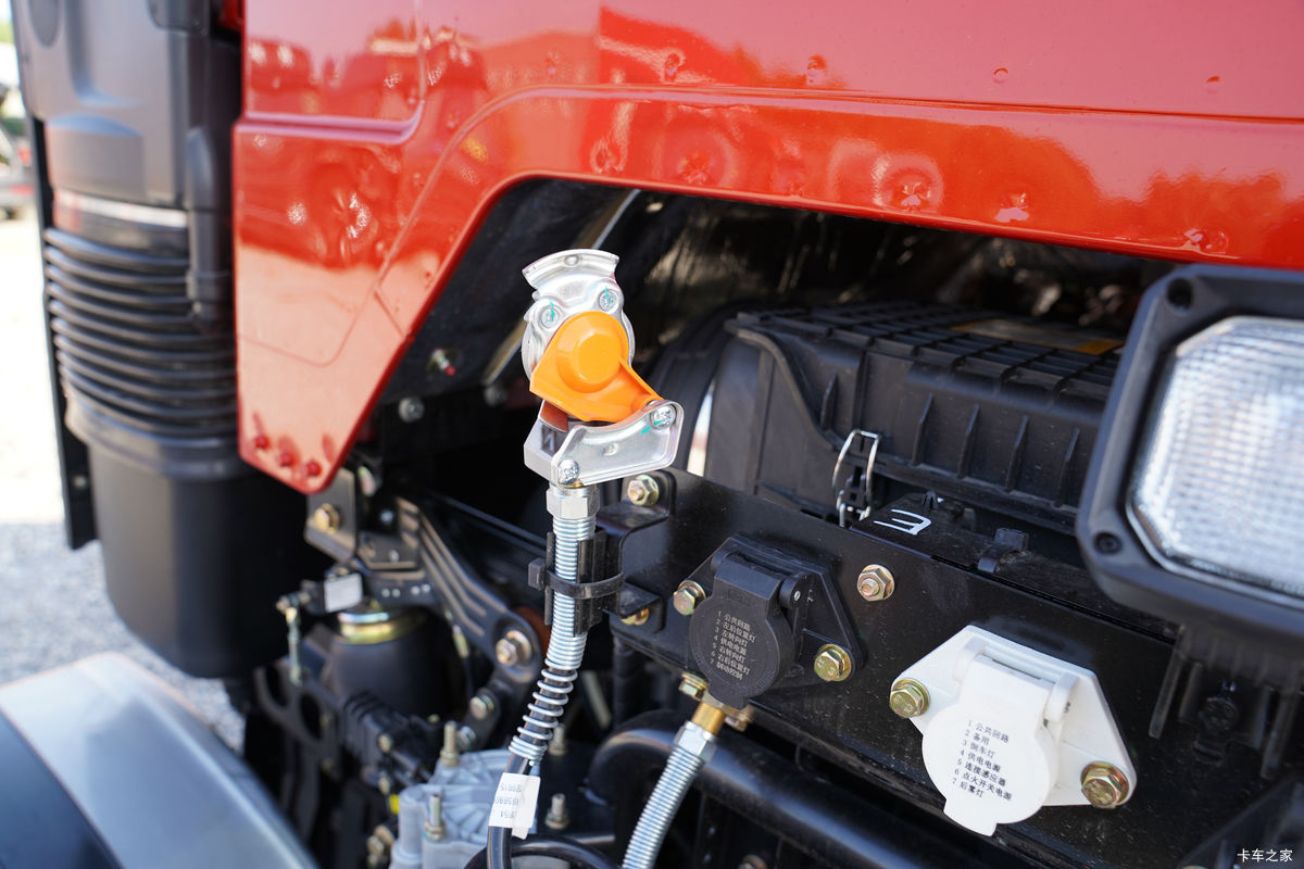 【图】一汽解放 J6P重卡 经典版 460马力 6X4 牵引车_实拍图片_1525166_卡车之家