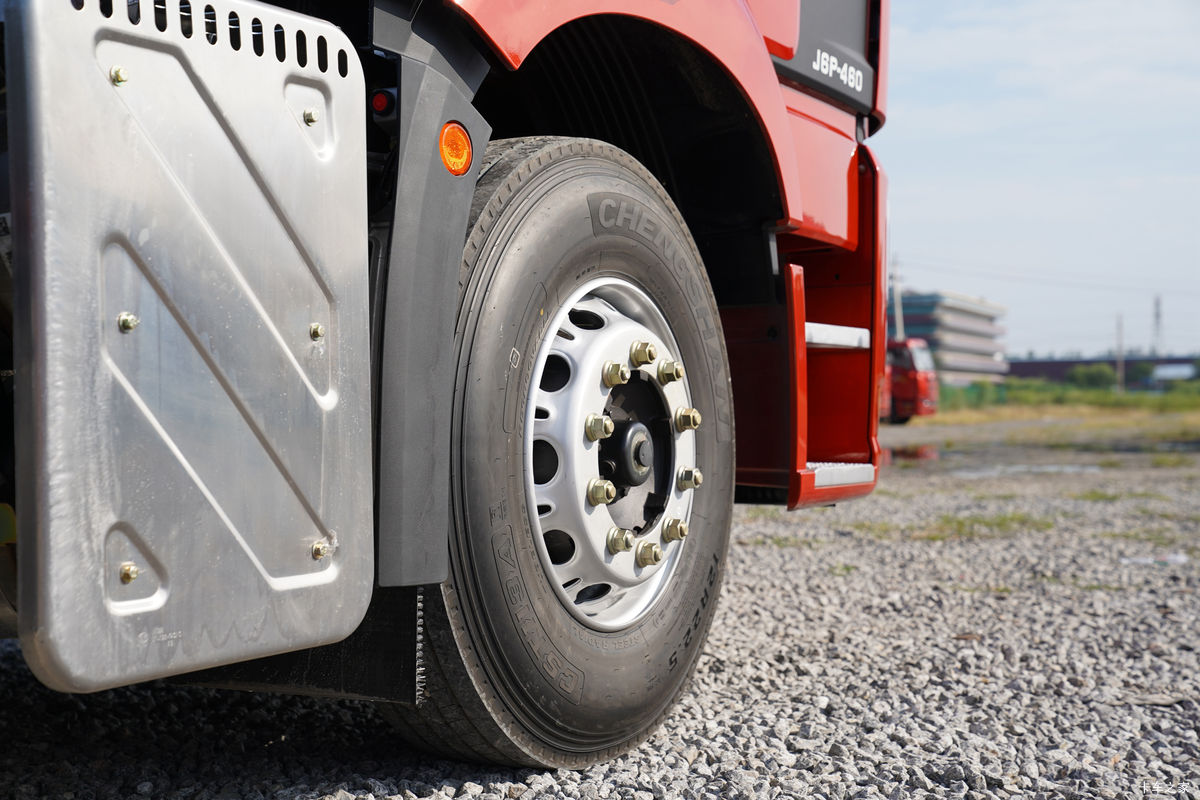 【图】一汽解放 J6P重卡 经典版 460马力 6X4 牵引车_实拍图片_1525166_卡车之家