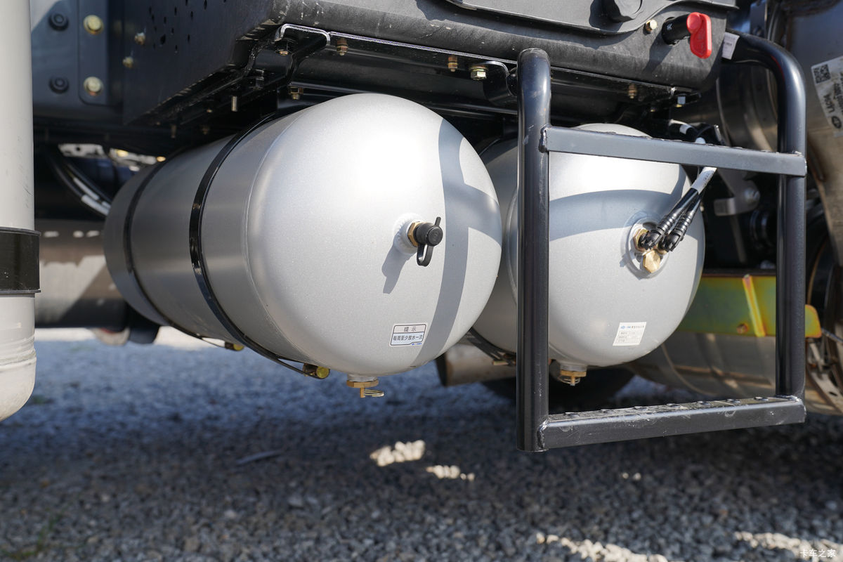 【图】一汽解放 J6P重卡 经典版 460马力 6X4 牵引车_实拍图片_1525166_卡车之家