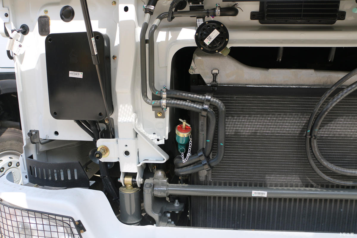 【图】中国重汽 HOWO-7 375马力 6X4 6.8米自卸车_实拍图片_1528498_卡车之家