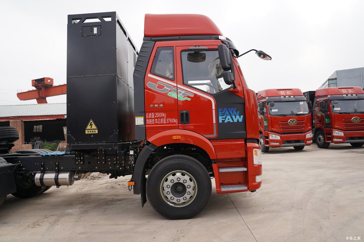 【图】一汽解放 J6P重卡 6X4 纯电动换电牵引车(CA4250P66T1BEVA2)350.07kWh_实拍图片_1531008_卡车之家