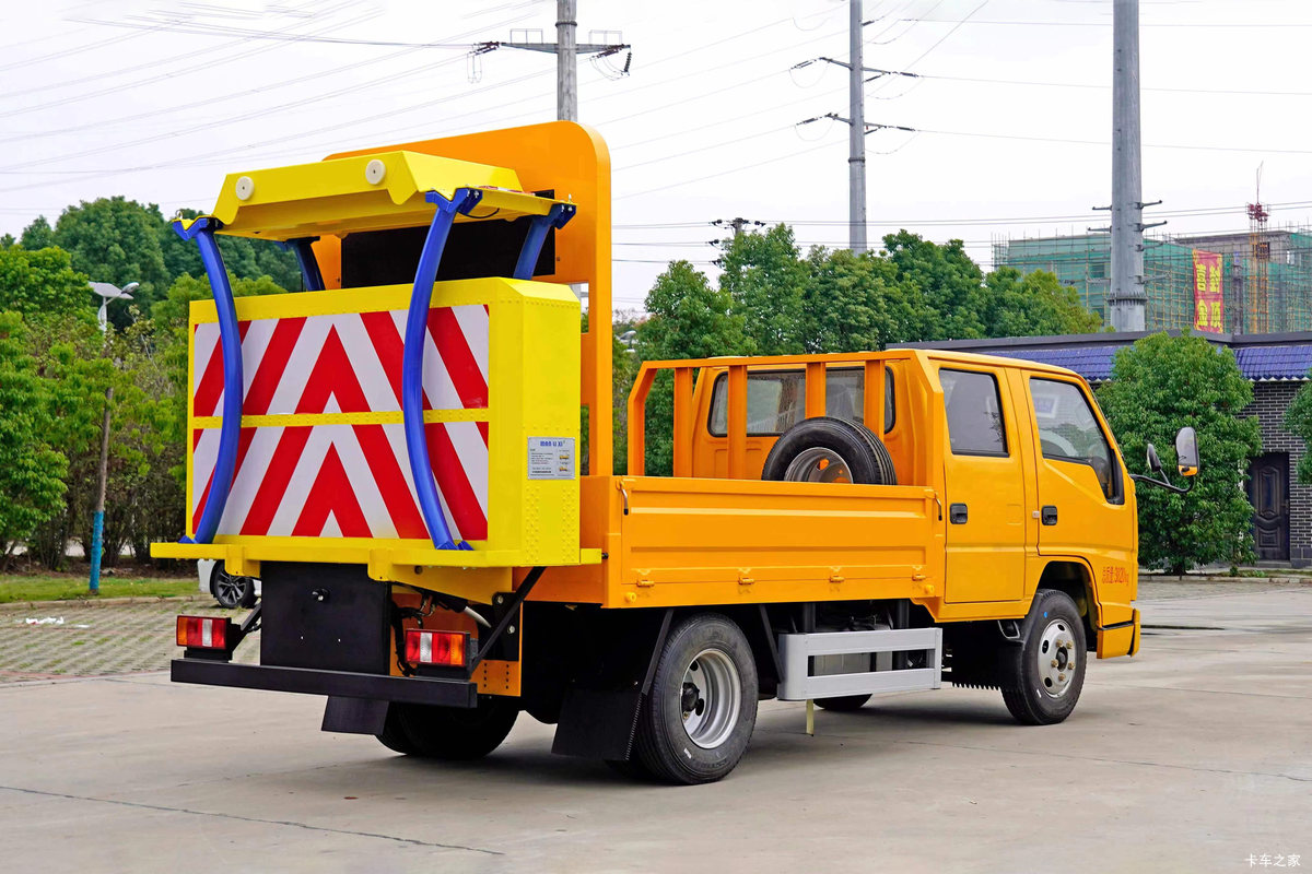 【图】江铃 新款顺达 116马力 4X2 防撞缓冲车(华通牌)(HCQ5041TFZJX6)_实拍图片_1564856_卡车之家
